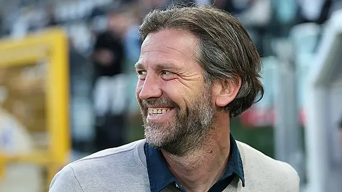 Pornstars that look like iggy azalea as we met at the door,